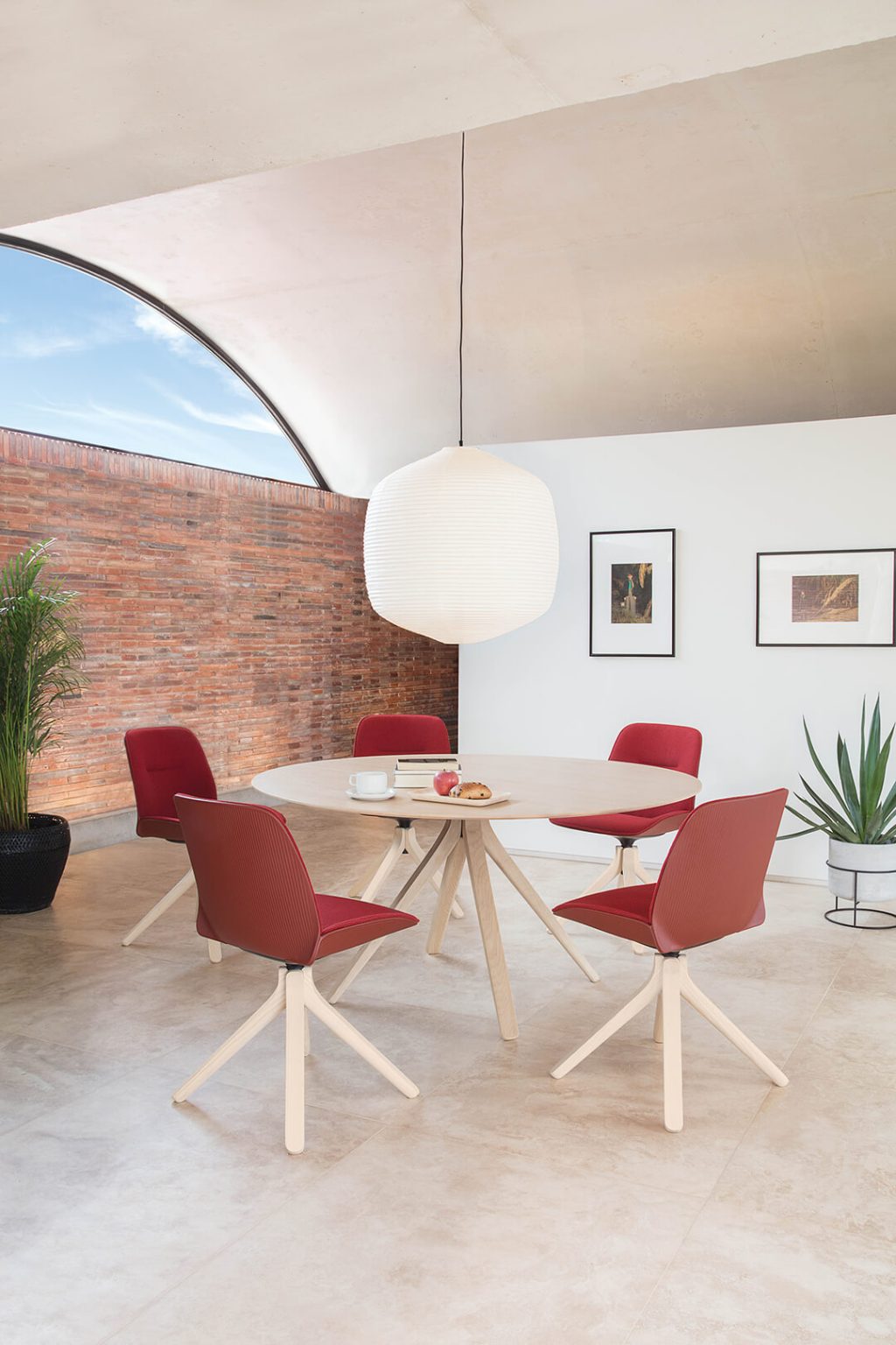 Mesa Nuez Table | AG Diseño Interior